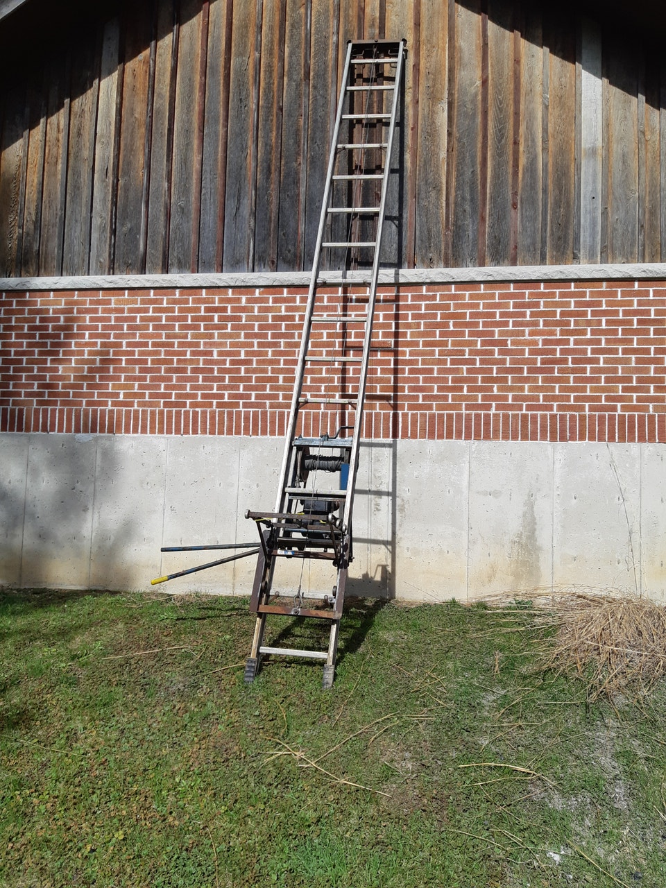 Shingle Ladder Hoist | Ladders & Scaffolding | Mississauga / Peel ...