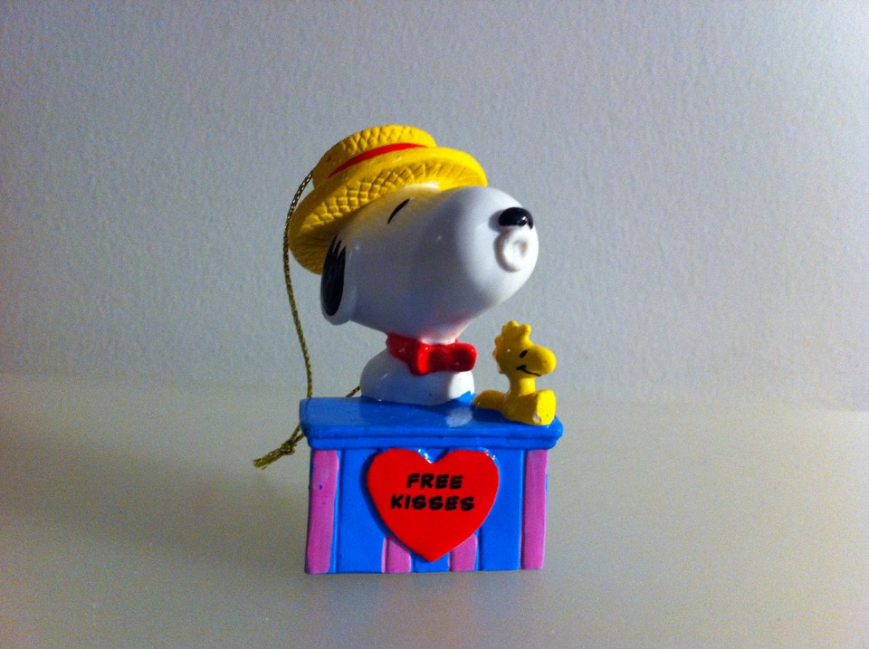 Peanuts - Vintage ~1990s "Snoopy Sitting at a Free-Kisses Booth" | Arts ...