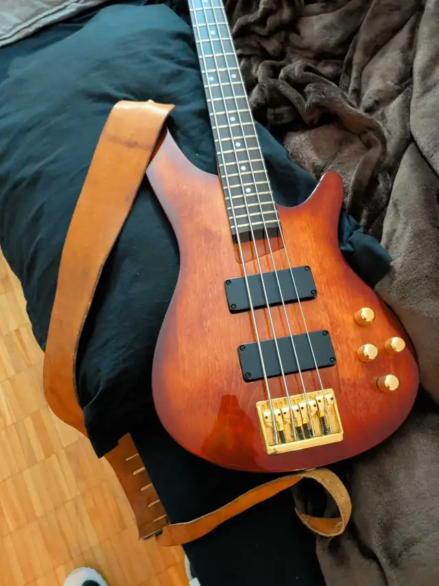 lado 4 strings bass guitar | Guitars | City of Montréal | Free local ...