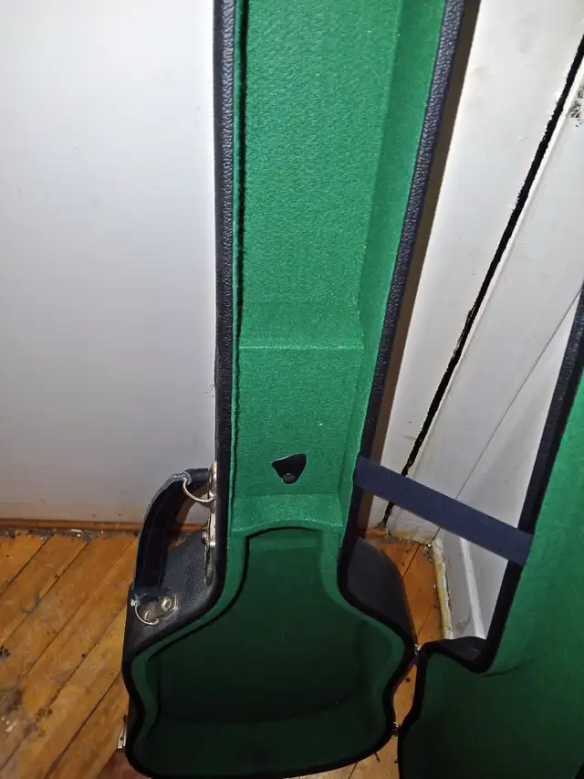 Hofner Violin Bass hard case | Guitars | City of Montréal | Free local ...