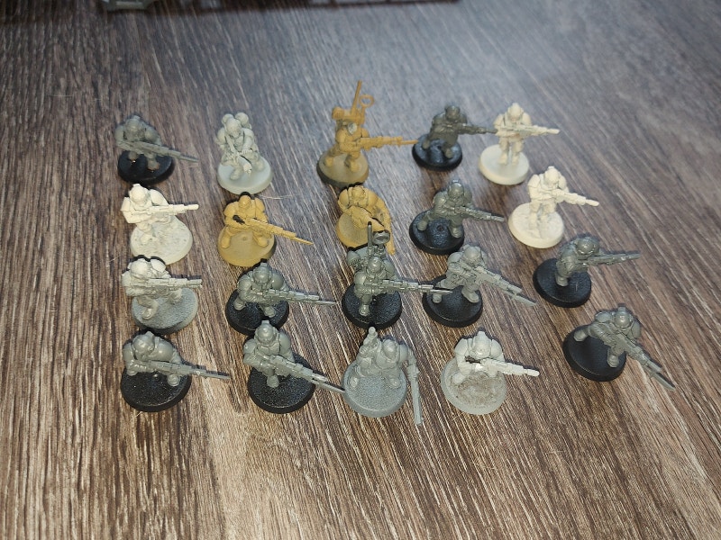 Warhammer 40k 20 unpainted Cadian Shock Troops imperial guard | Hobbies ...