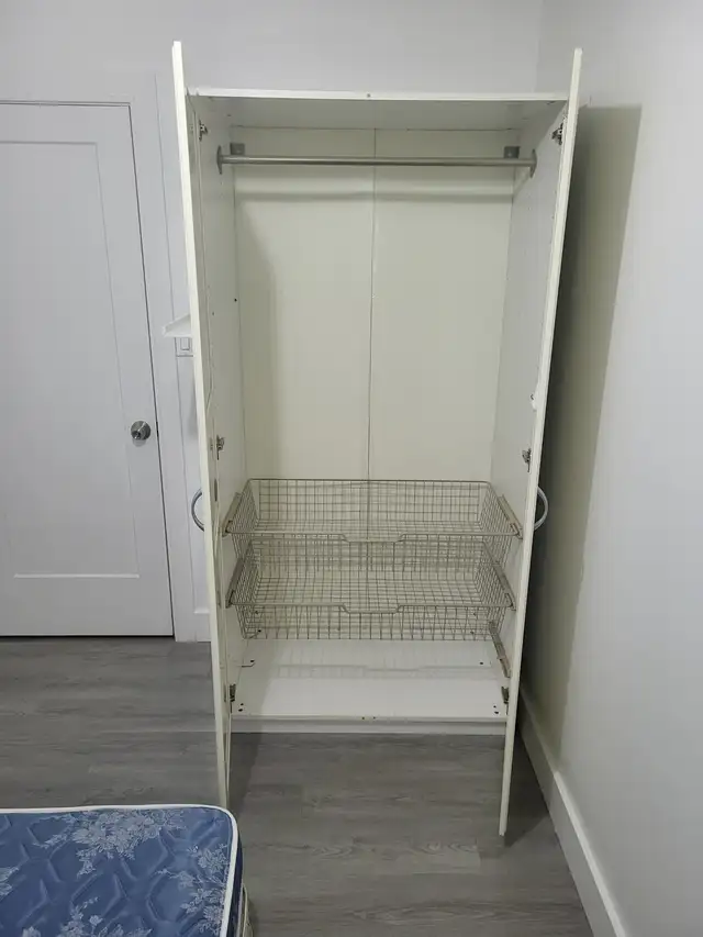 room double bed close to skytrain station, 30 minutes to downtow | Room ...