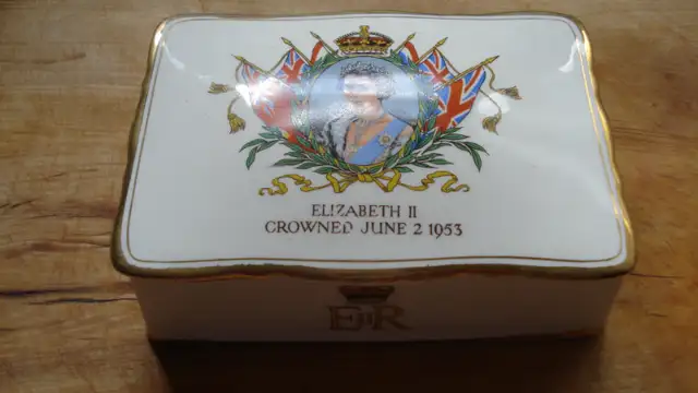 Queen Elizabeth 1953 coronation candy box | Arts & Collectibles ...