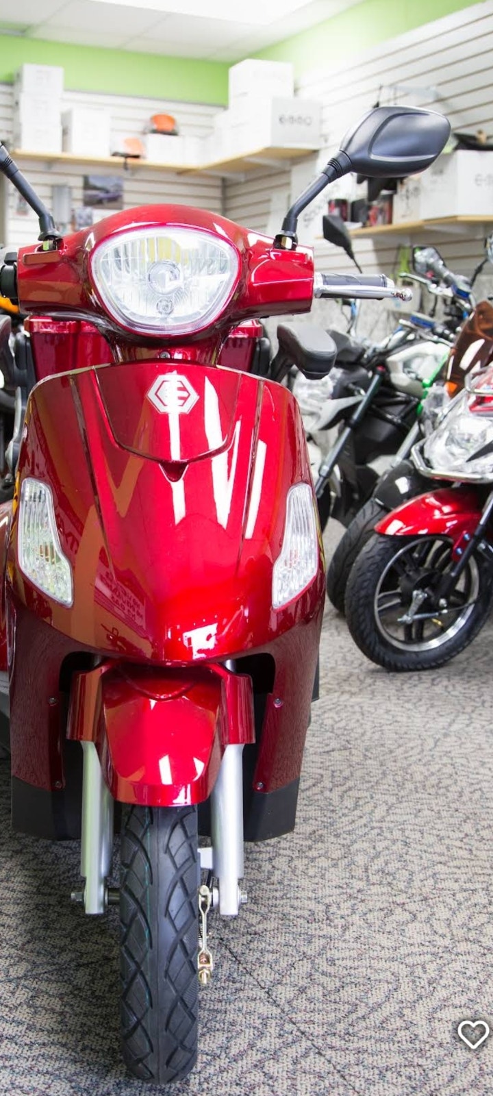 Commercial space downtown at traffic light close to all amenitie ...