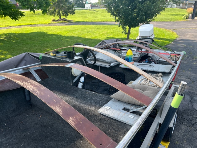 Lowe Aluminum Fishing Boat & Trailer with Johnson 35HP Outboard ...