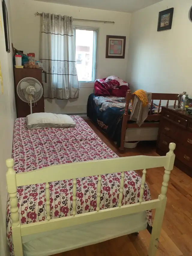 Need Flatmet/Room for 2 girls,or for 1 Near Metro Frontenac/Parc | Room ...