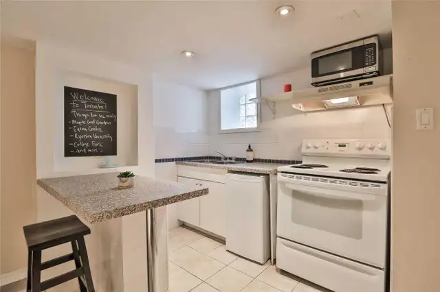 Studio Basement Apt - Yonge & College - $1450/mo - Avail. Feb. 1 | Long ...