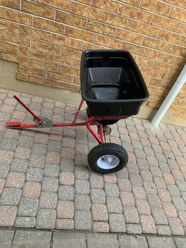SALT /. ICE MELTER SPREADER | Snowblowers | Markham / York Region ...