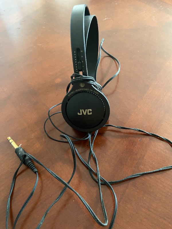 SONY WH-HB700 + JVC HA D330 RARE VINTAGE + LOGITECH HEADSET | Headphones | London | Kijiji