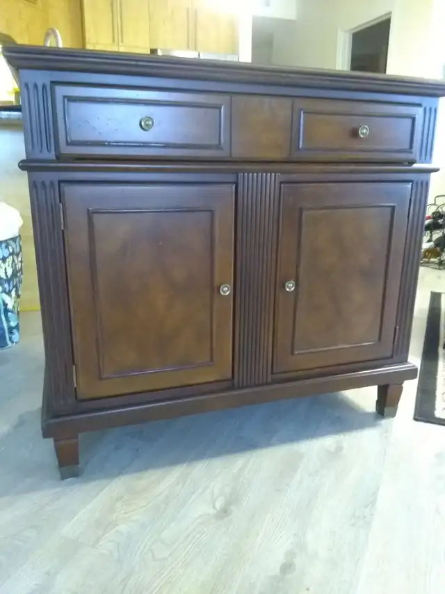 Magnifique buffet en bois | Hutches & Display Cabinets | Laval / North ...