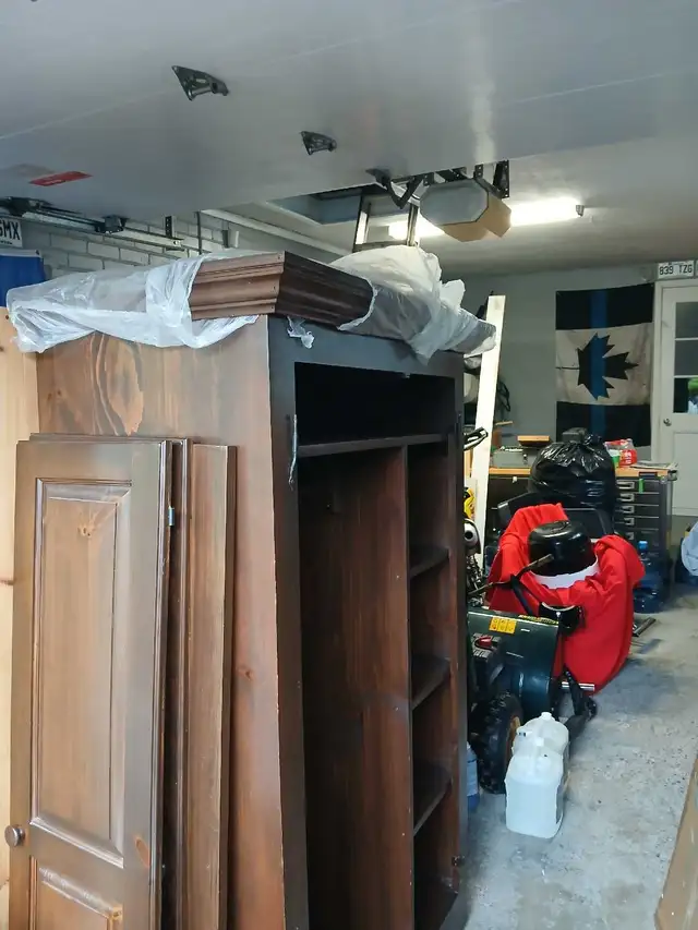 Armoire-penderie et tables de chevet | Dressers & Wardrobes | Laval ...