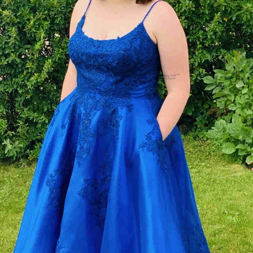 Grad gown | Women's - Dresses & Skirts | Medicine Hat | Free local ...