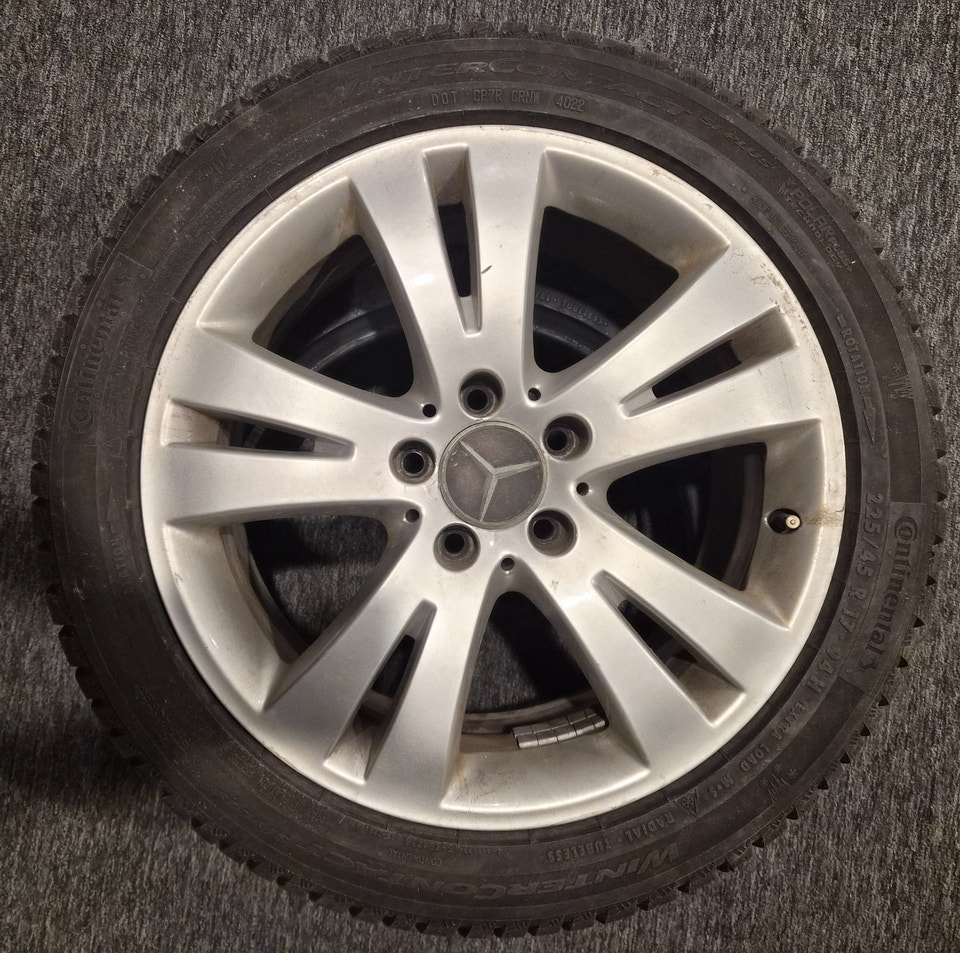 Original Mercedes B250 Winter Wheels & Tires - 225/45R17 Contine ...
