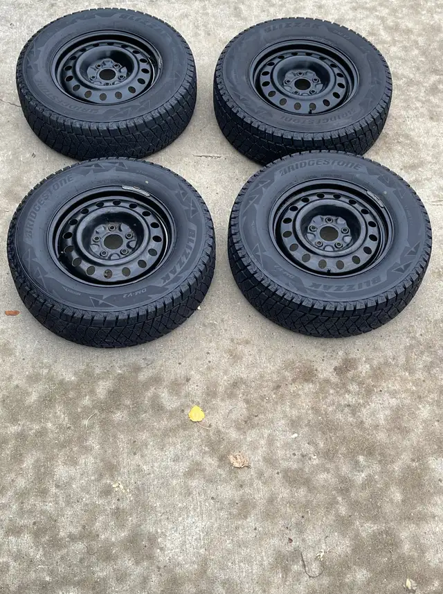 Bridgestone Blizzak winter tires 245/70R17 110S 5x5 bolt pattern ...