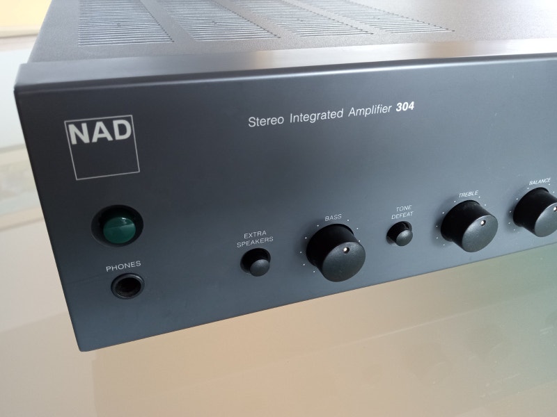 Ampli intégré NAD 304 à l'état neuf. Un an de garantie! | Chaînes ...