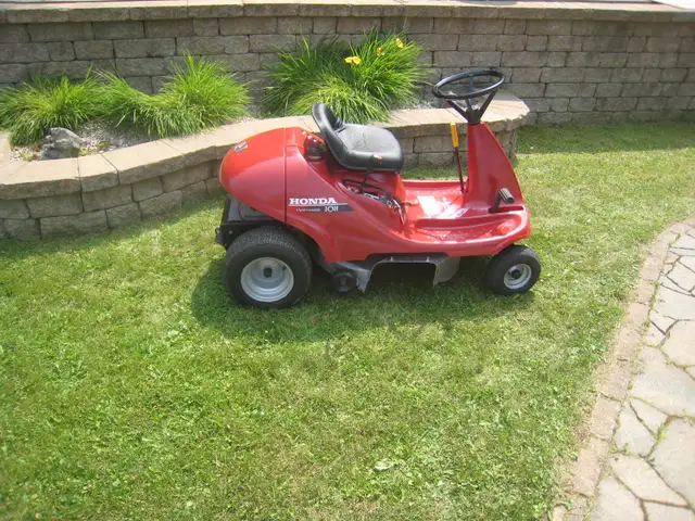 Honda Harmony 1011 Ride on Mover / Tondeuse a siège | Lawnmowers & Leaf ...