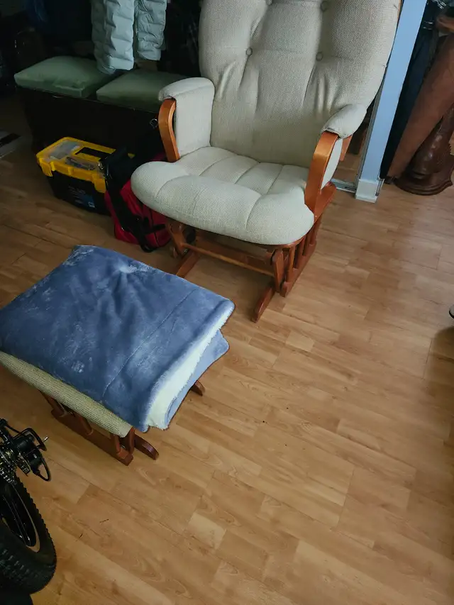 Rocker glider. | Chairs & Recliners | City of Toronto | Free local ...