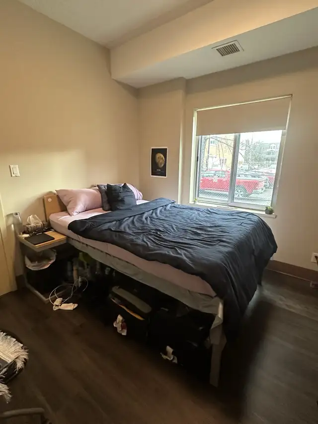 Uottawa Résidence lease transfer - Large room at Hyman Soloway | Room ...