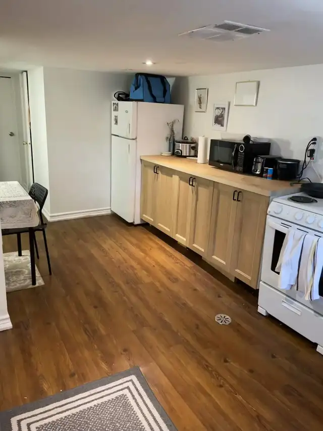 Jan.1-Female Flatmate Wanted Near Eglinton W.Subway Station | Room ...