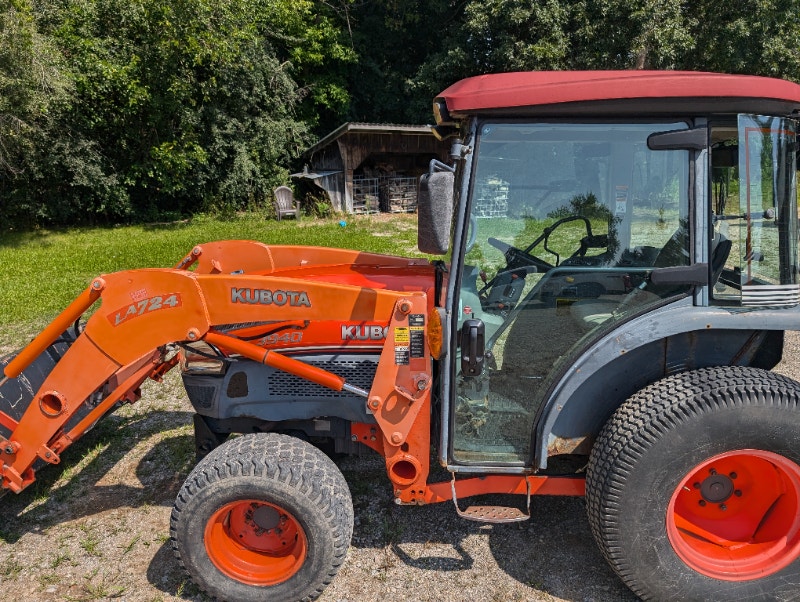 Kubota L3940 HST Diesel Cab Tractor with Loader and Snowblower ...