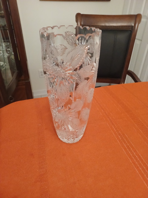 Antique Cut Crystal Flower Vase | Art et objets de collection | Ville ...
