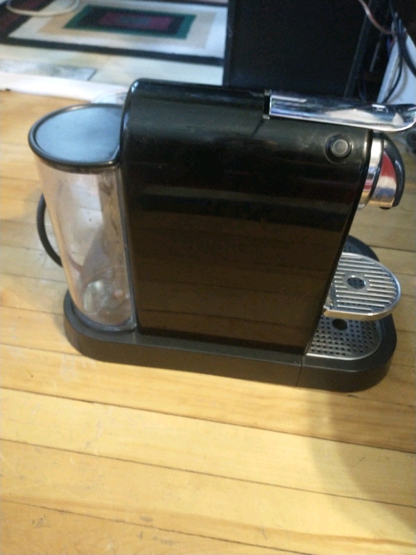 NESPRESSO D120 COFFEE MACHINE W MILK FROTHER | Machines à café | Ville ...