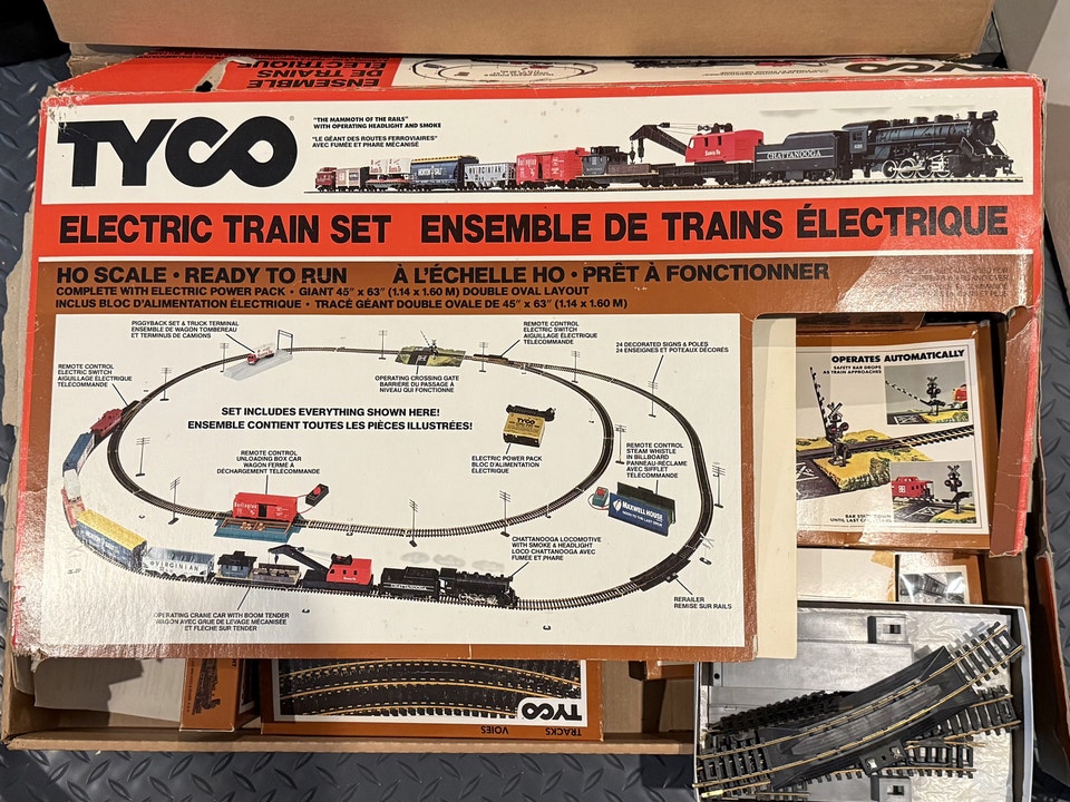 Vintage Tyco train lots of extra tracks and accessories | Hobbies ...