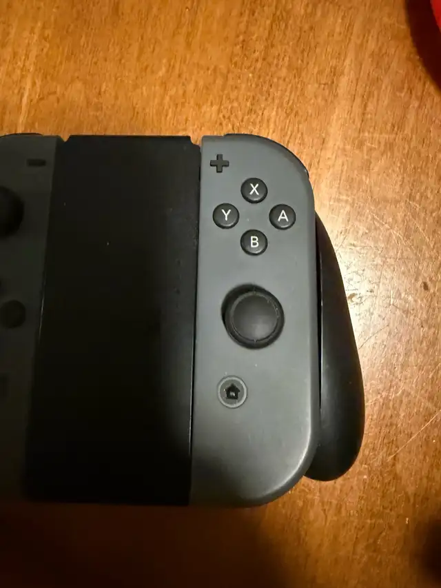 Nintendo Switch (001) 2 sets of Joycons, Case, Mario Kart Wheels ...