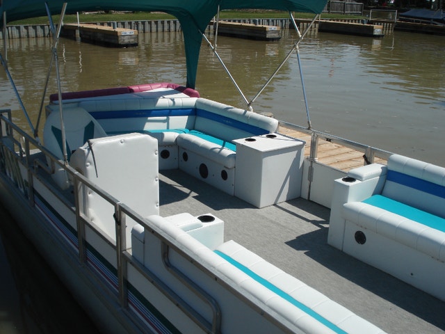 JC 240 neptune pontoon | Powerboats & Motorboats | Windsor Region | Kijiji