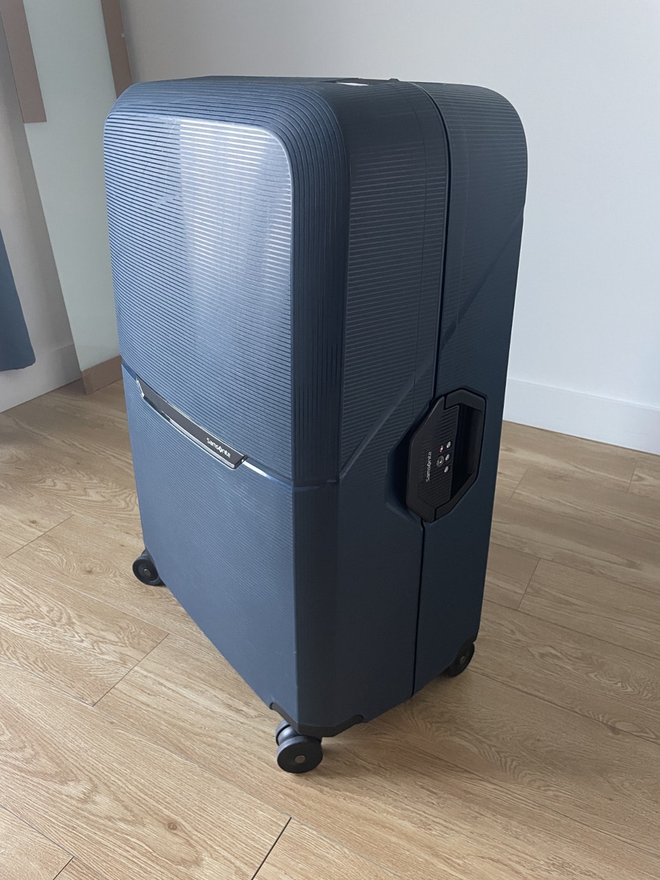 Large suitcase 81cm - Magnum Eco - Servi une fois! | Bags & Luggage ...