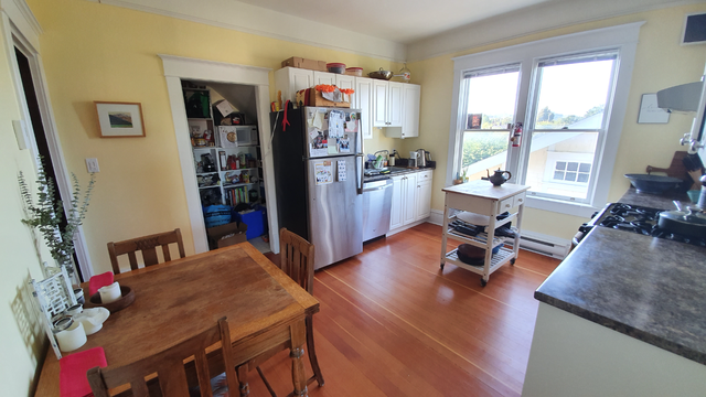 Bright Top-Floor 2BR Heritage Suite (Oak Bay border) | Long Term ...