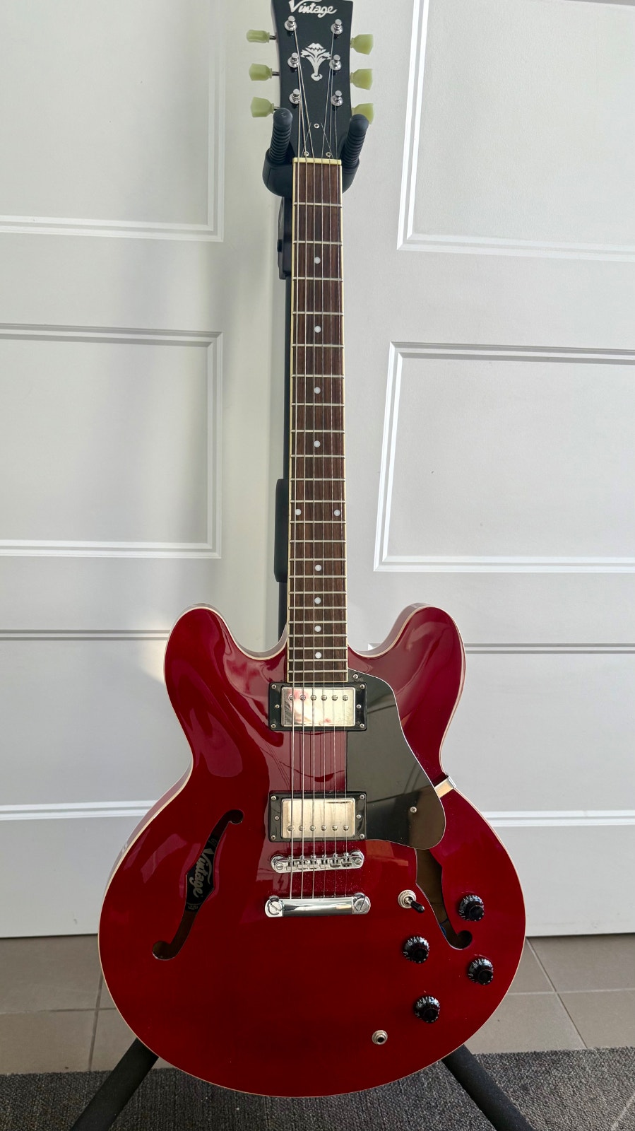 Vintage VSA535CR Semi-Hollow Electric Guitar | Guitars | Laval / North ...