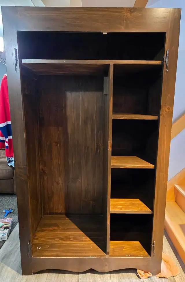 Armoire-penderie et tables de chevet | Dressers & Wardrobes | Laval ...