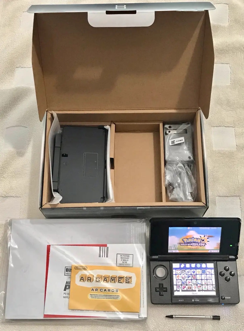 ** Brand New_Black 3DS + Many 3DS/DS/NES/GBA/SNES/GBC...Games ...