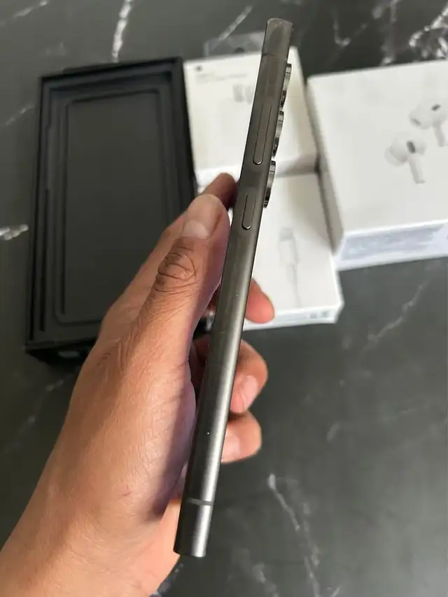 Samsung S24 Ultra 256GB w/ Airpods and Fast Charger (Delivery) | Cell ...