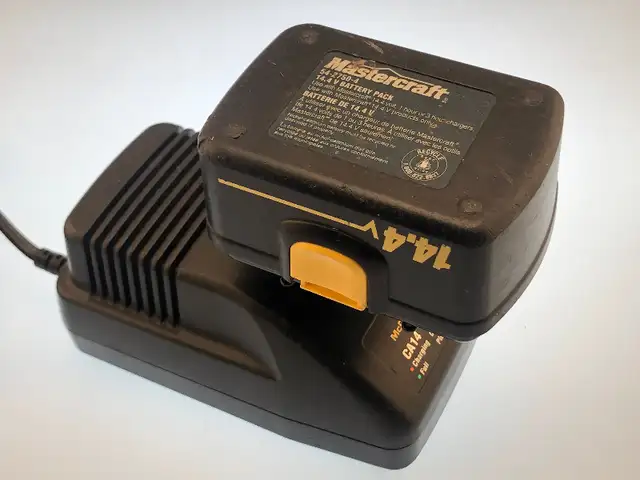 14.4V (Mastercraft) McCULLOCH Battery Charger model # CA14 | Power ...