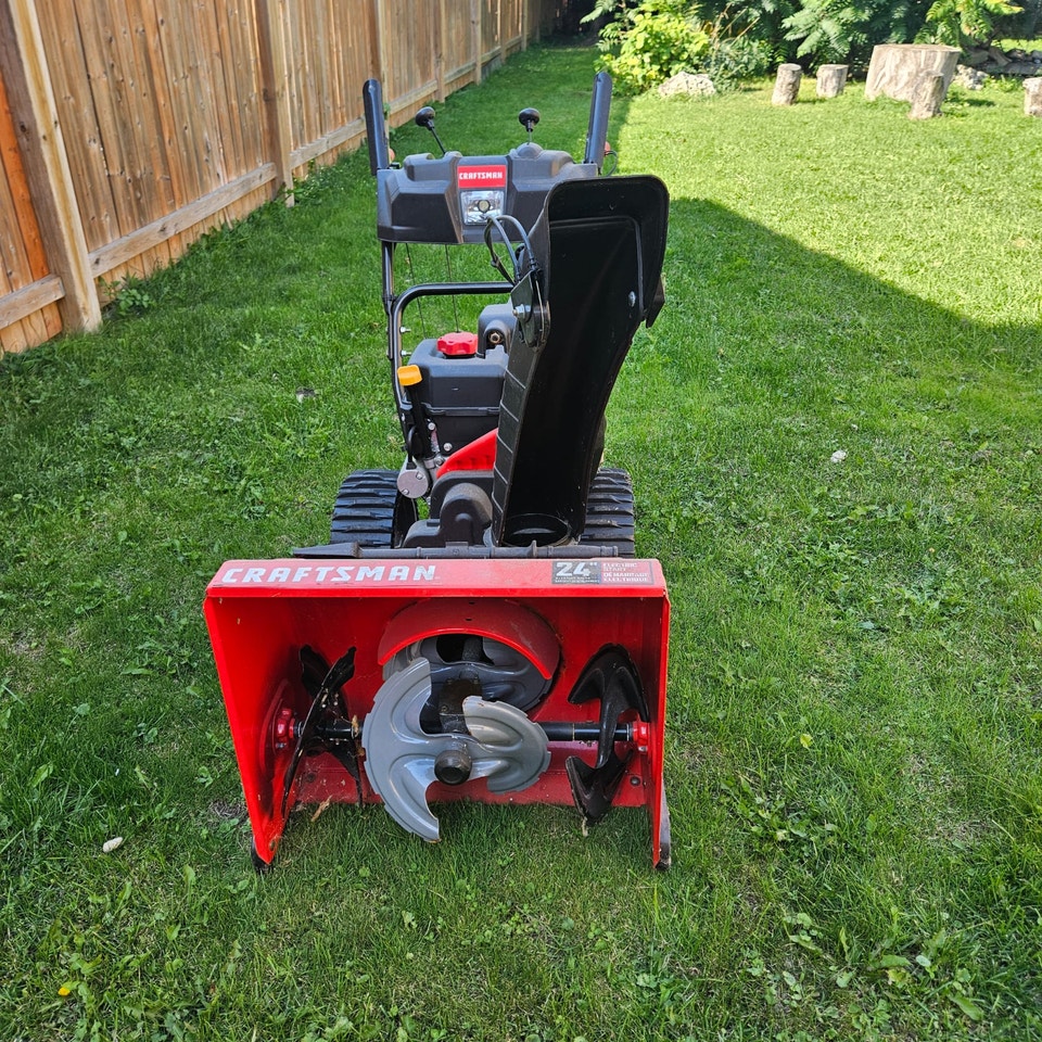Craftsman snow blower 24inch with Gas | Snowblowers | Markham / York ...