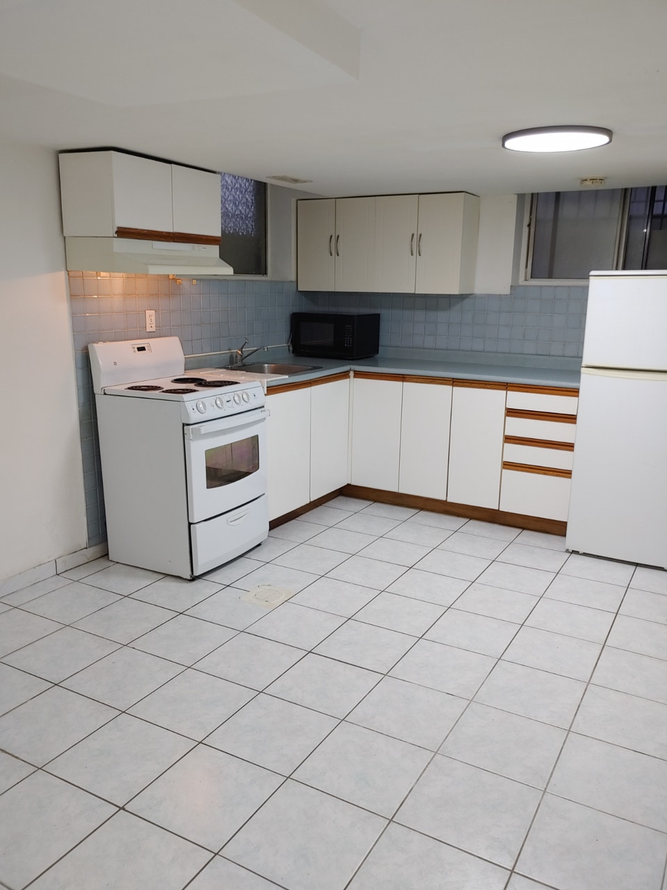 Bachelor Apt basement Immed. Separate Entrance Bloor & Dufferin | Long Term Rentals | City of ...