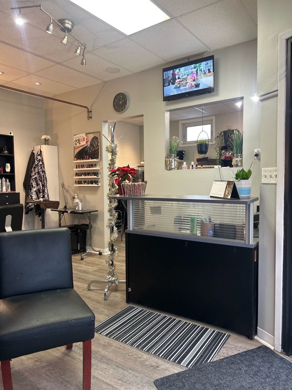 salon chair rental | Hair Stylist & Salon | Winnipeg | Free local ...