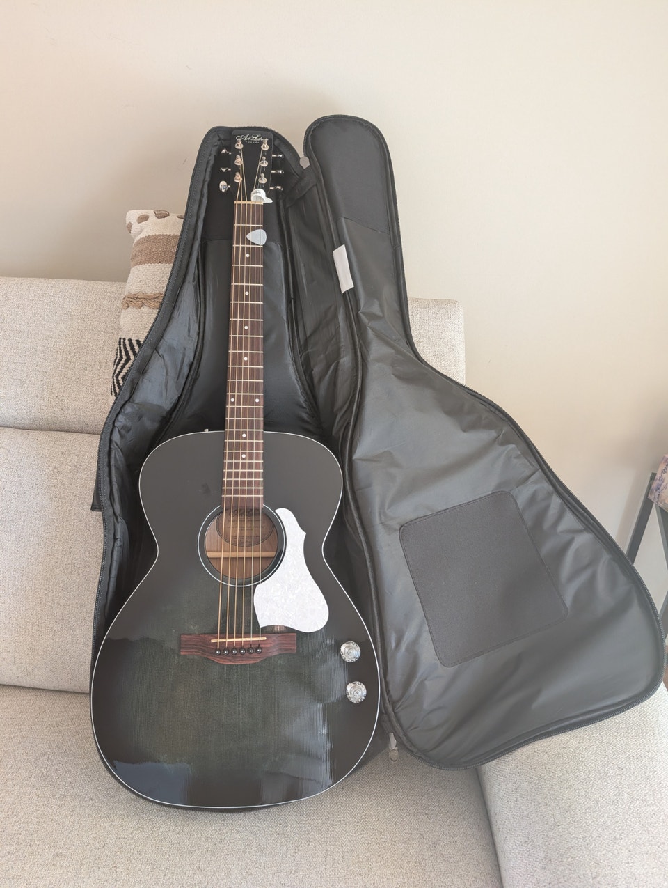 Guitare Legacy indigo burst Q-Discret | Guitars | Lanaudière | Free ...