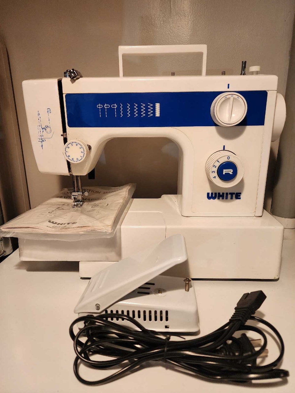 WHITE Model 1409 Electric Sewing Machine *READ AD* | Hobbies & Crafts ...