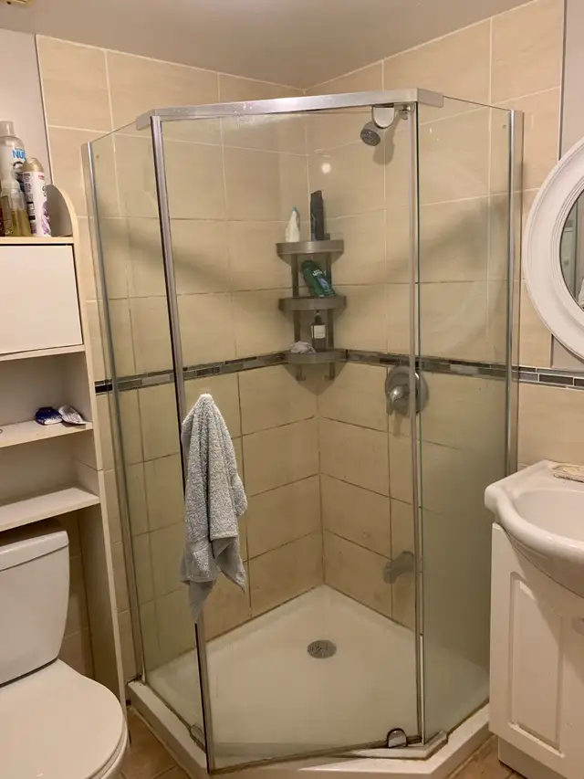 Leslie/Finch (Cummer) Basement One Room Apartment $680/month | Long ...