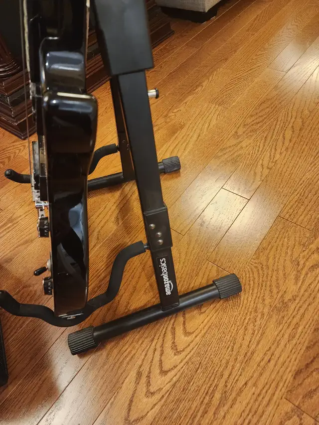 Ephiphone Les Paul Guitar & Electar Amp & Fender Mustang Micro ...