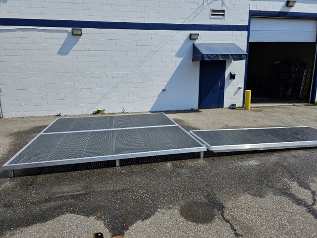 Aluminum Pole Docks w/ Mini-Mesh Reinforced Resin Decking | Decks ...