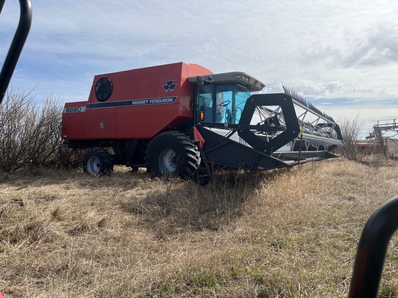 Combine 8680 Massey Ferguson | Farming Equipment | La Ronge | Kijiji