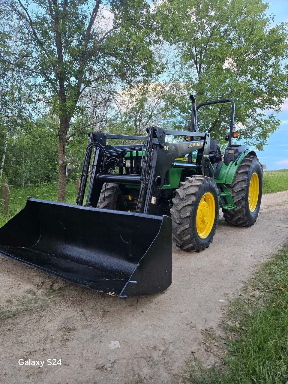 Lo Hr John Deere tractor 4WD 89 HP QUICK ATTACH Bucket loader | Farming ...