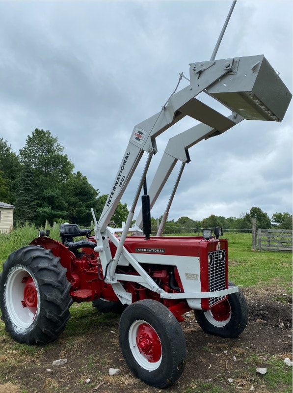 IH TRACTOR 434 with loader, bale spear and manure bucket | Farming ...
