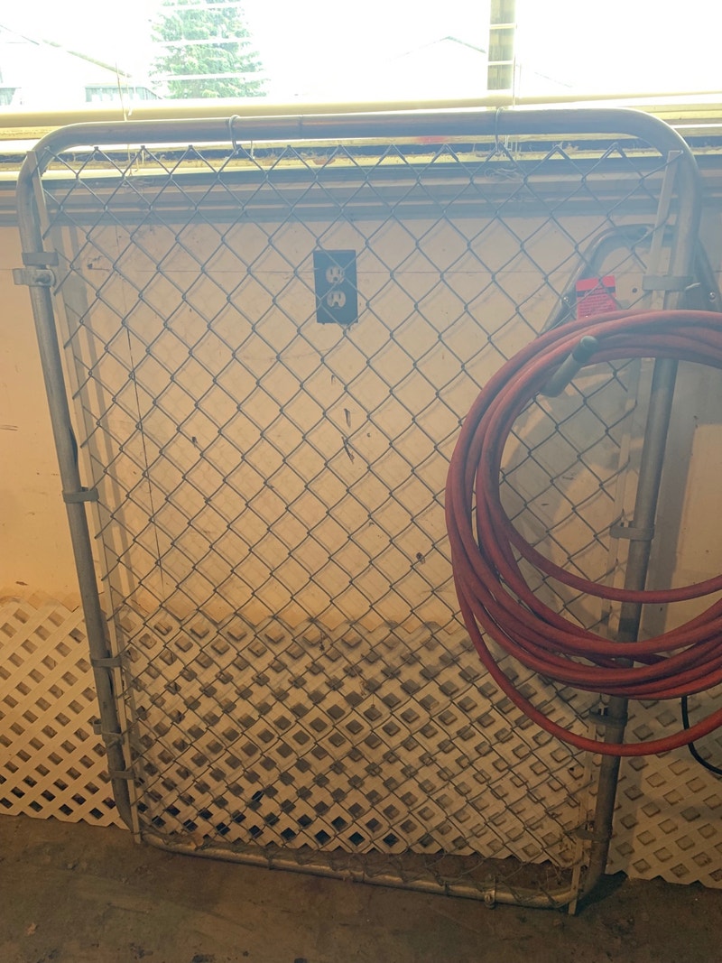 Chain link gate and a roll of fencing | Decks & Fences | La Ronge | Kijiji