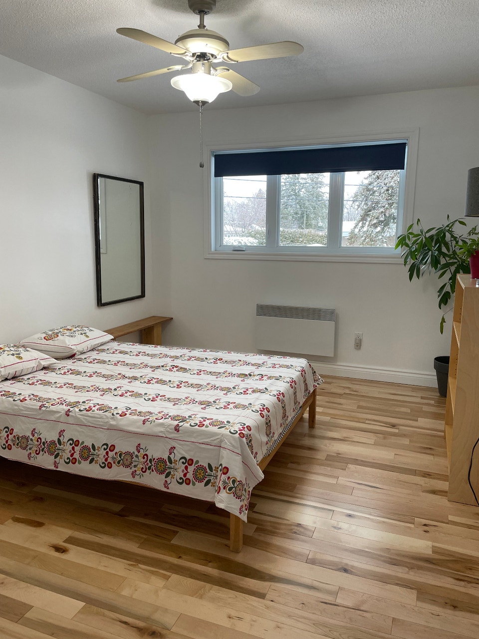 Chambre dans maison familiale – Room in Family Home | Room Rentals ...