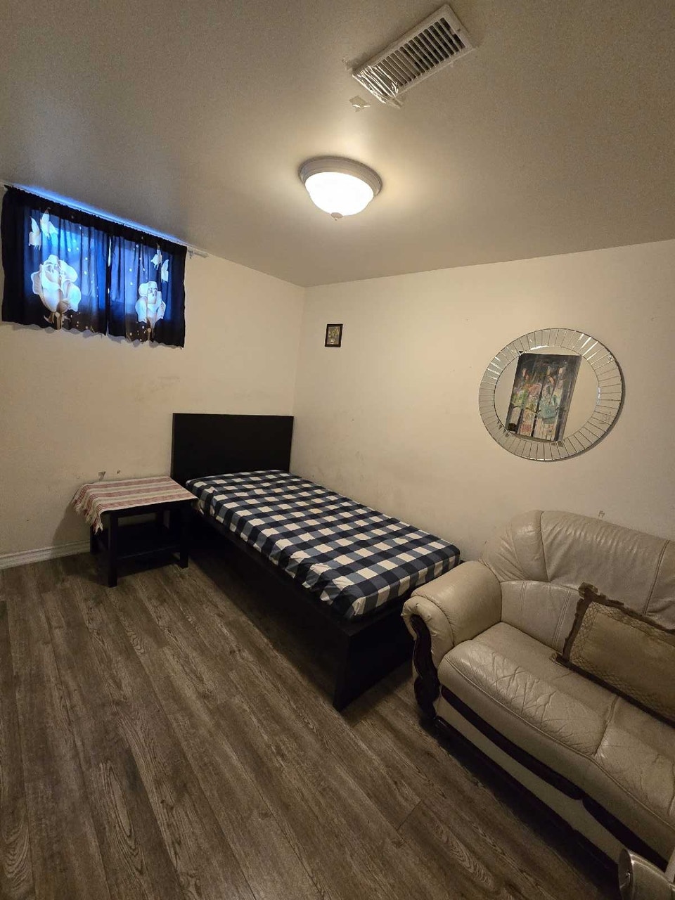 super quiet clean furnished room For rent Brampton | Long Term Rentals ...